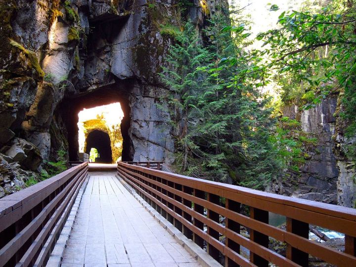 18 Iconic Horror Film Locations You Should Check Out This Halloween ...